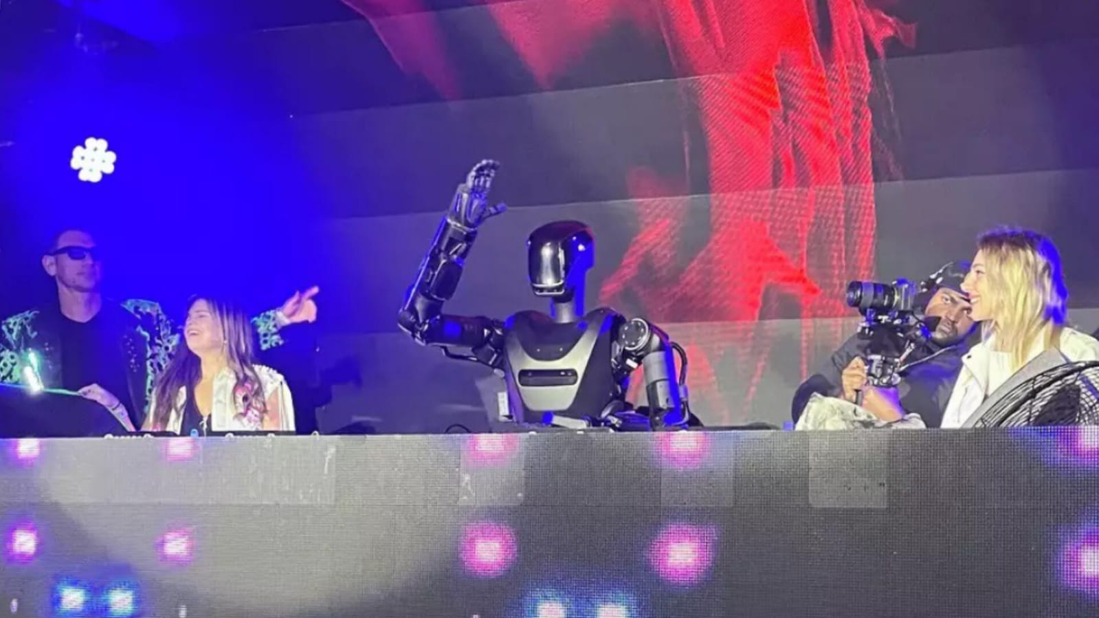 Debuta en club nocturno un robot humanoide DJ de California que ...